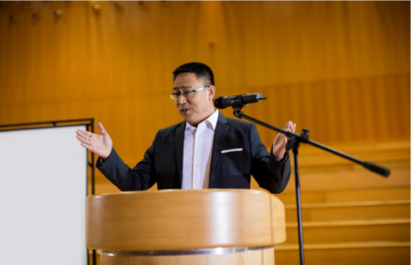 17 Impactful Persuasive Techniques to Become a Master Public Speaker