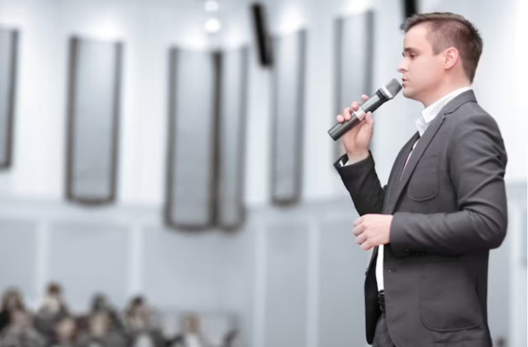 10 Ways to Unleash the Power of Effective Body Language in Public Speaking